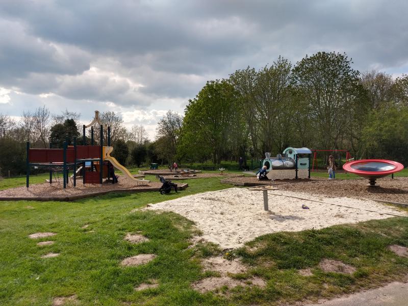 Newbold Comyn Playground, Leamington Spa, Warwickshire - freeparks.co.uk