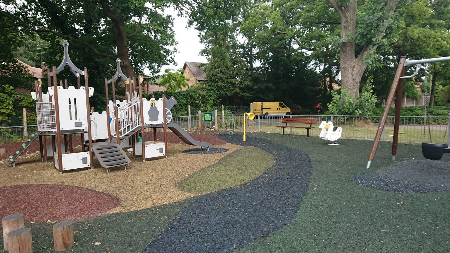 Trunk Road Playground, Farnborough, Hampshire - freeparks.co.uk