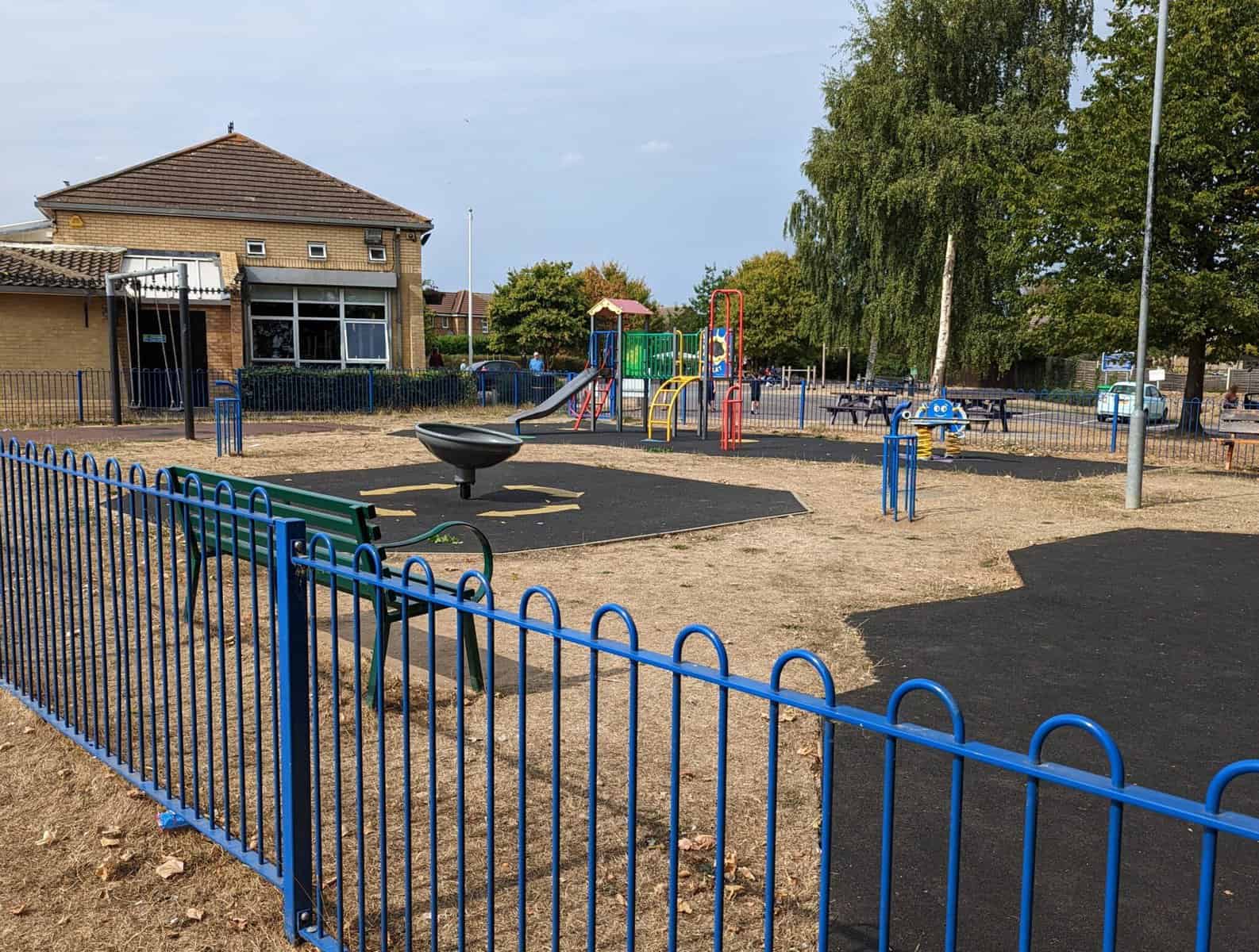 Plantation Hall Play Area, Heybridge, Essex - freeparks.co.uk