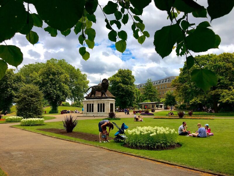 Playgrounds, play areas and play parks near Reading - freeparks.co.uk